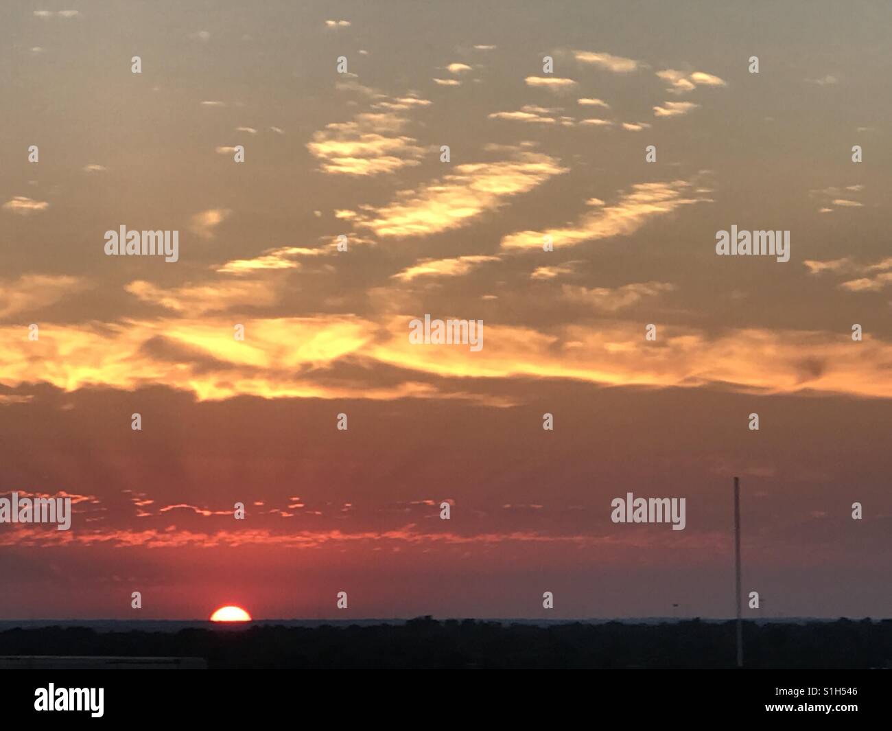 Sunsetting horizon hi-res stock photography and images - Alamy
