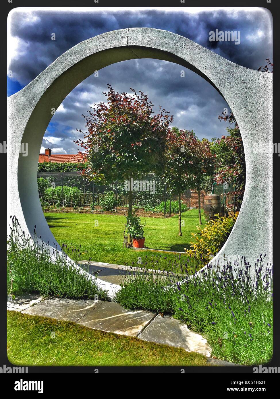 Moongate hi-res stock photography and images - Alamy