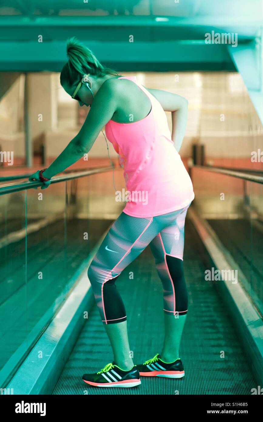 Very tall woman hi-res stock photography and images - Alamy