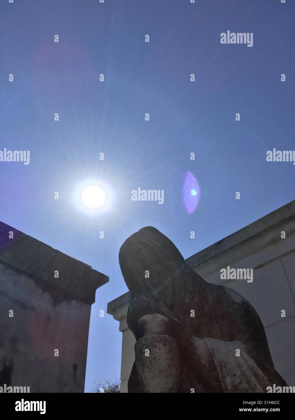 Backlit statue hi-res stock photography and images - Alamy