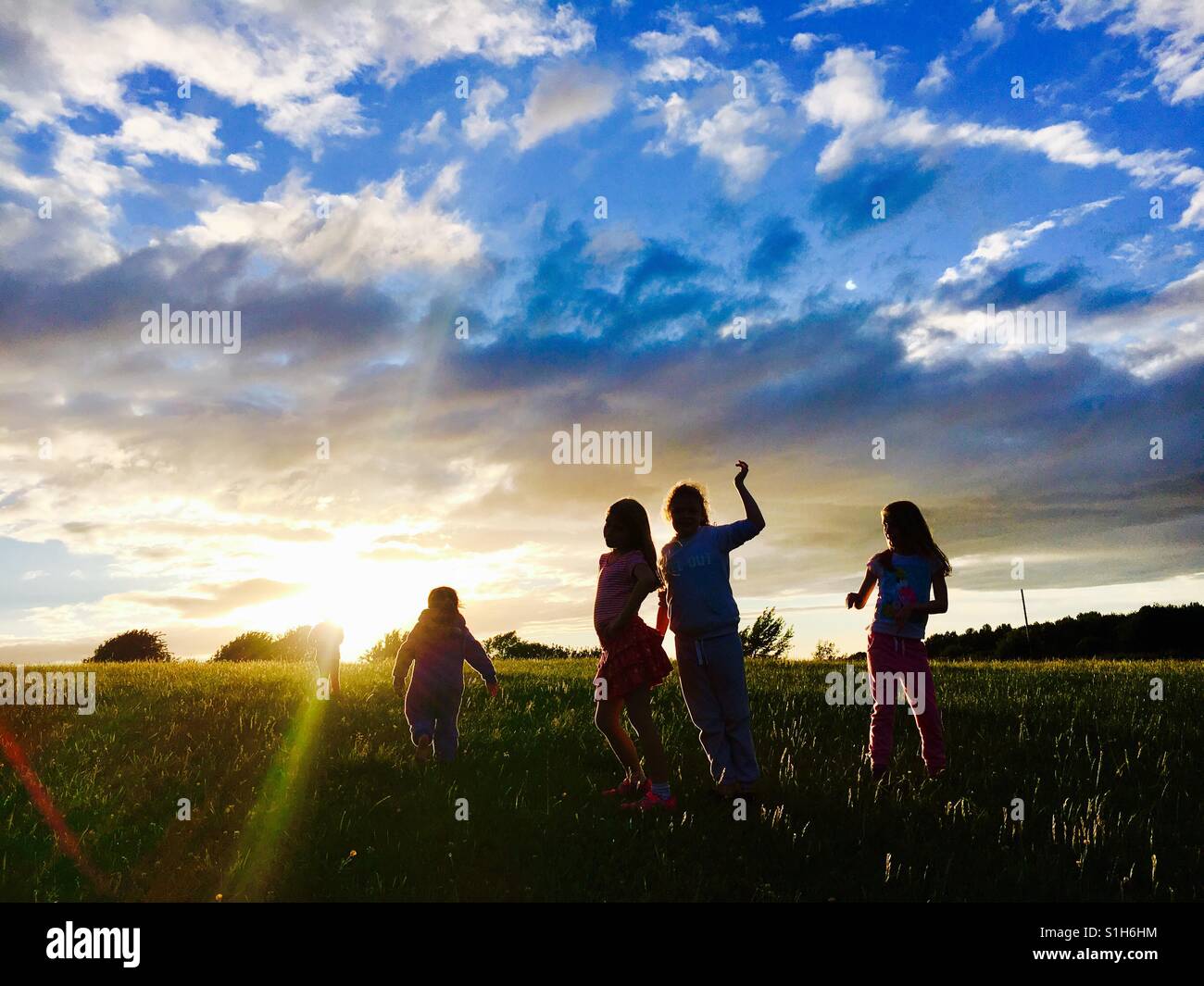 Kids playing sun in sky hi-res stock photography and images - Alamy