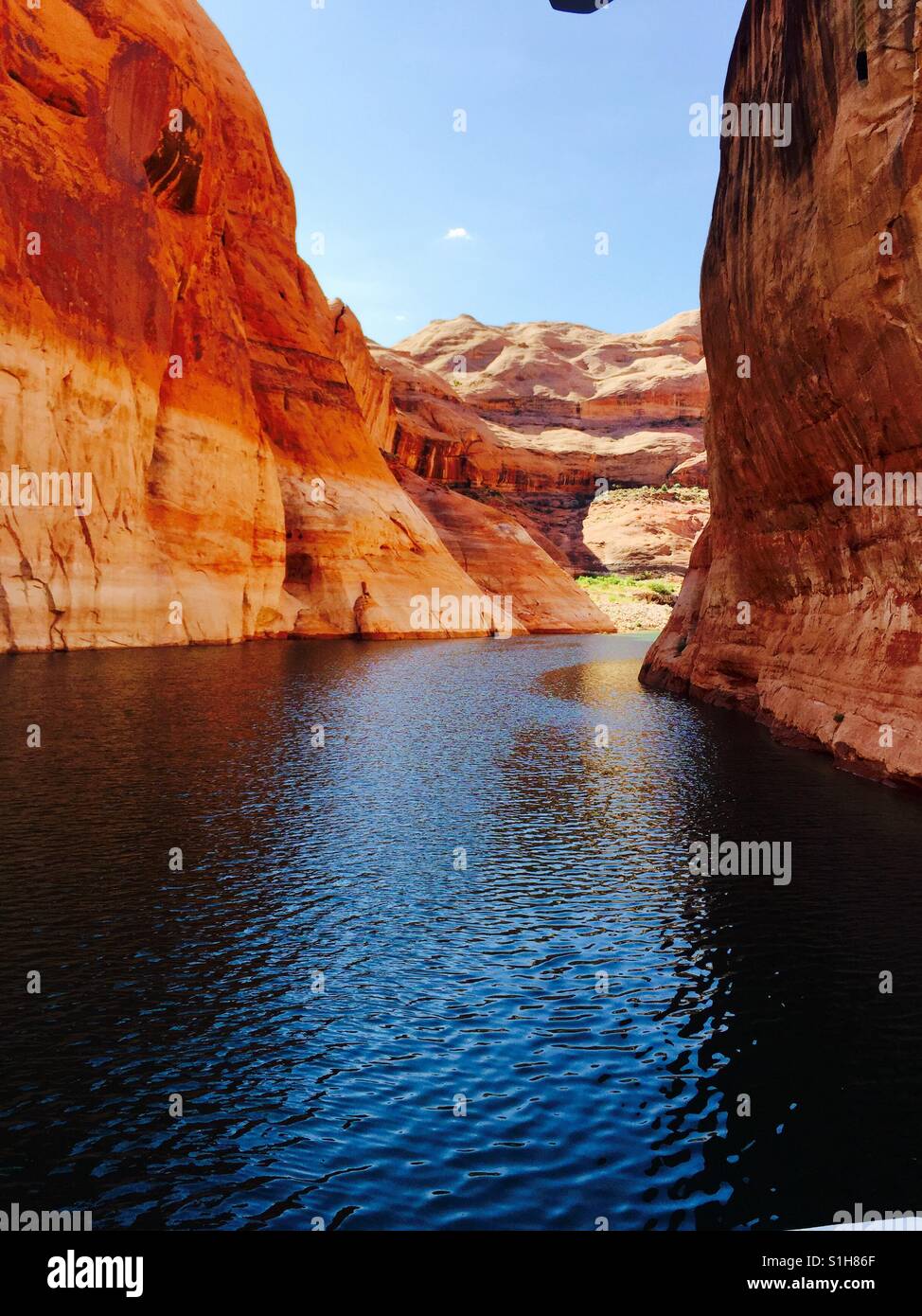 Arch lake hi-res stock photography and images - Alamy