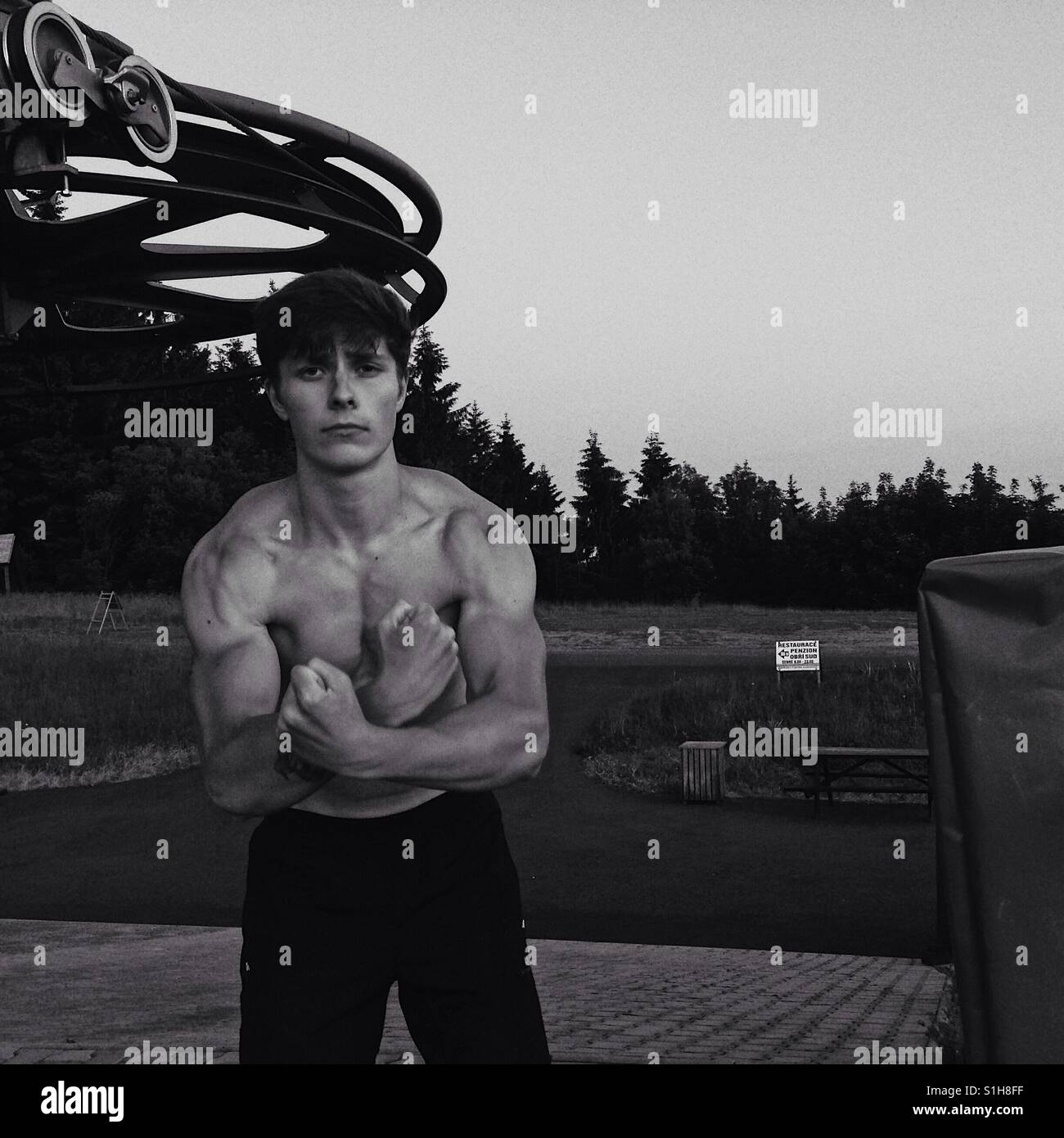 Skinny face hi-res stock photography and images - Alamy