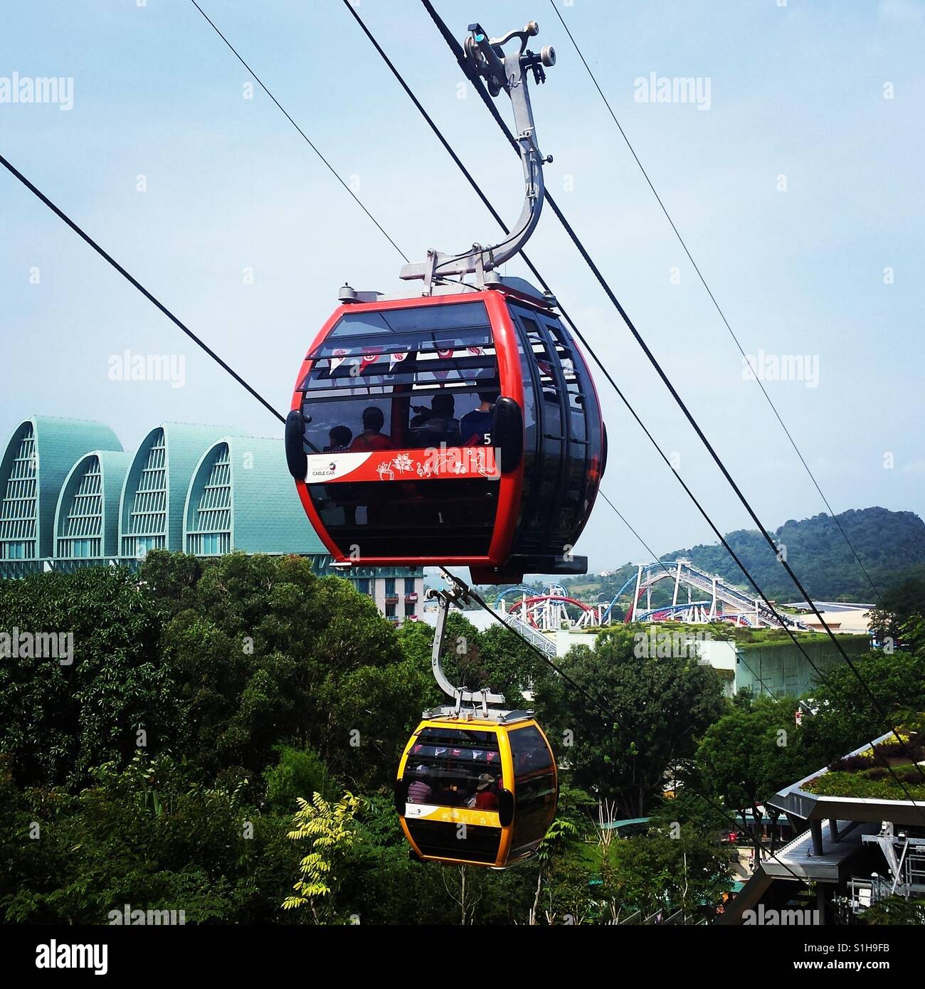 Hanging cablecar hi-res stock photography and images - Alamy