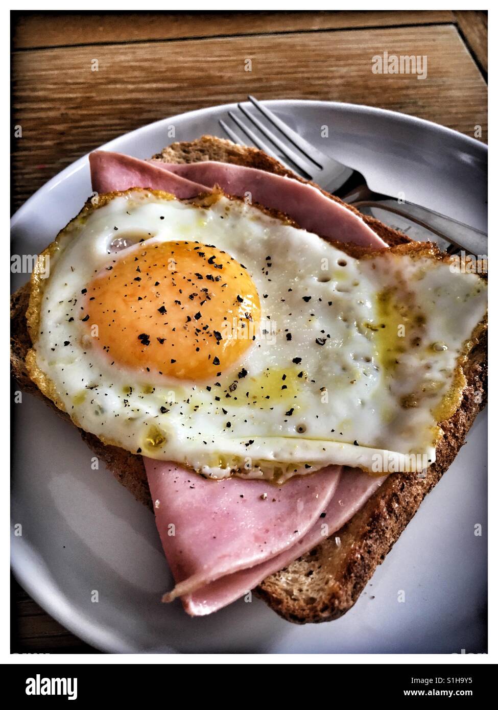 Ham and egg on toast Stock Photo - Alamy