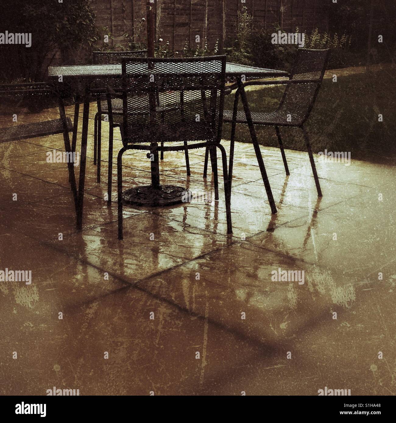 Patio set with table and chairs smartphone stock photos and images - Alamy