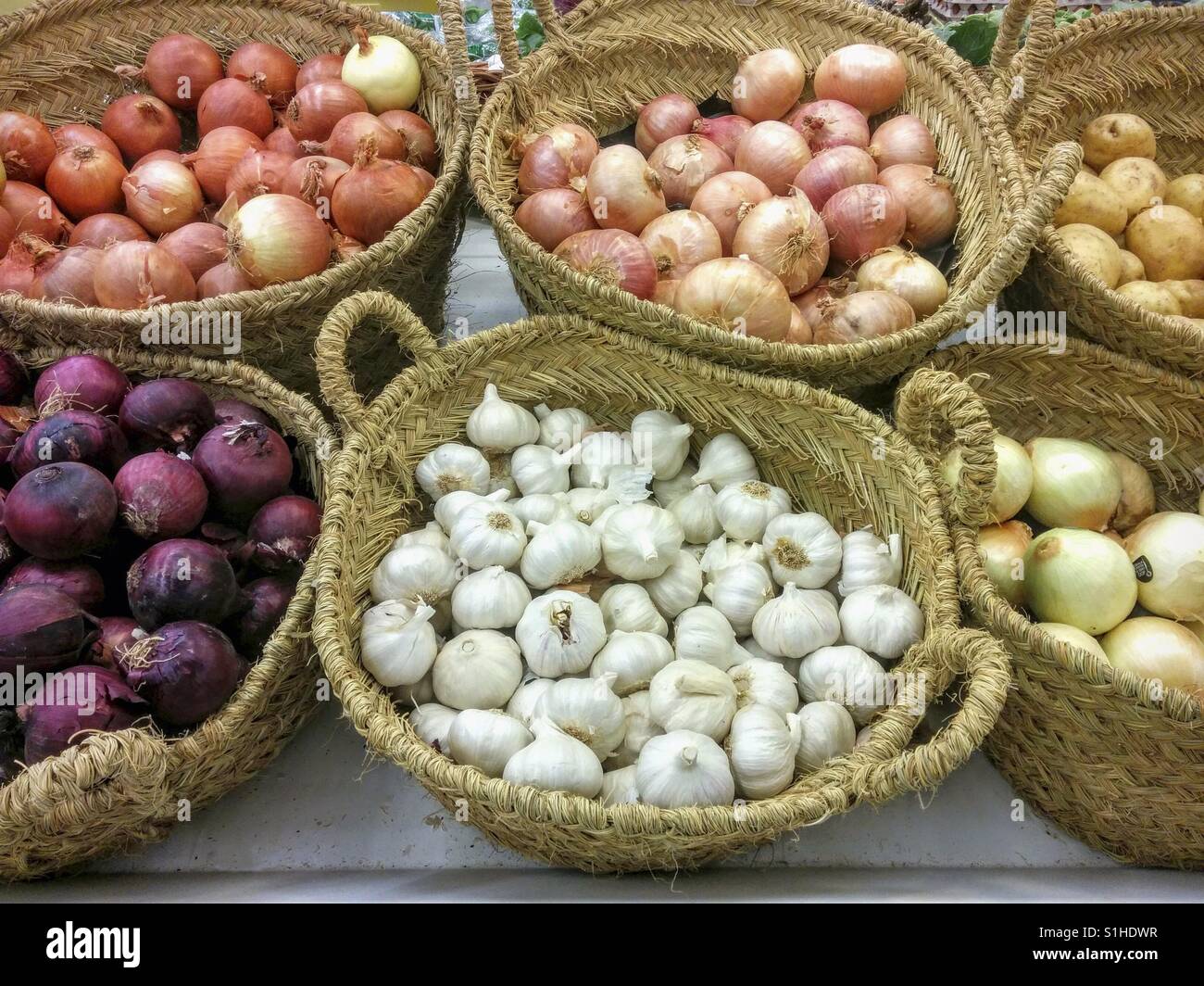 Onions for sale Stock Photo - Alamy