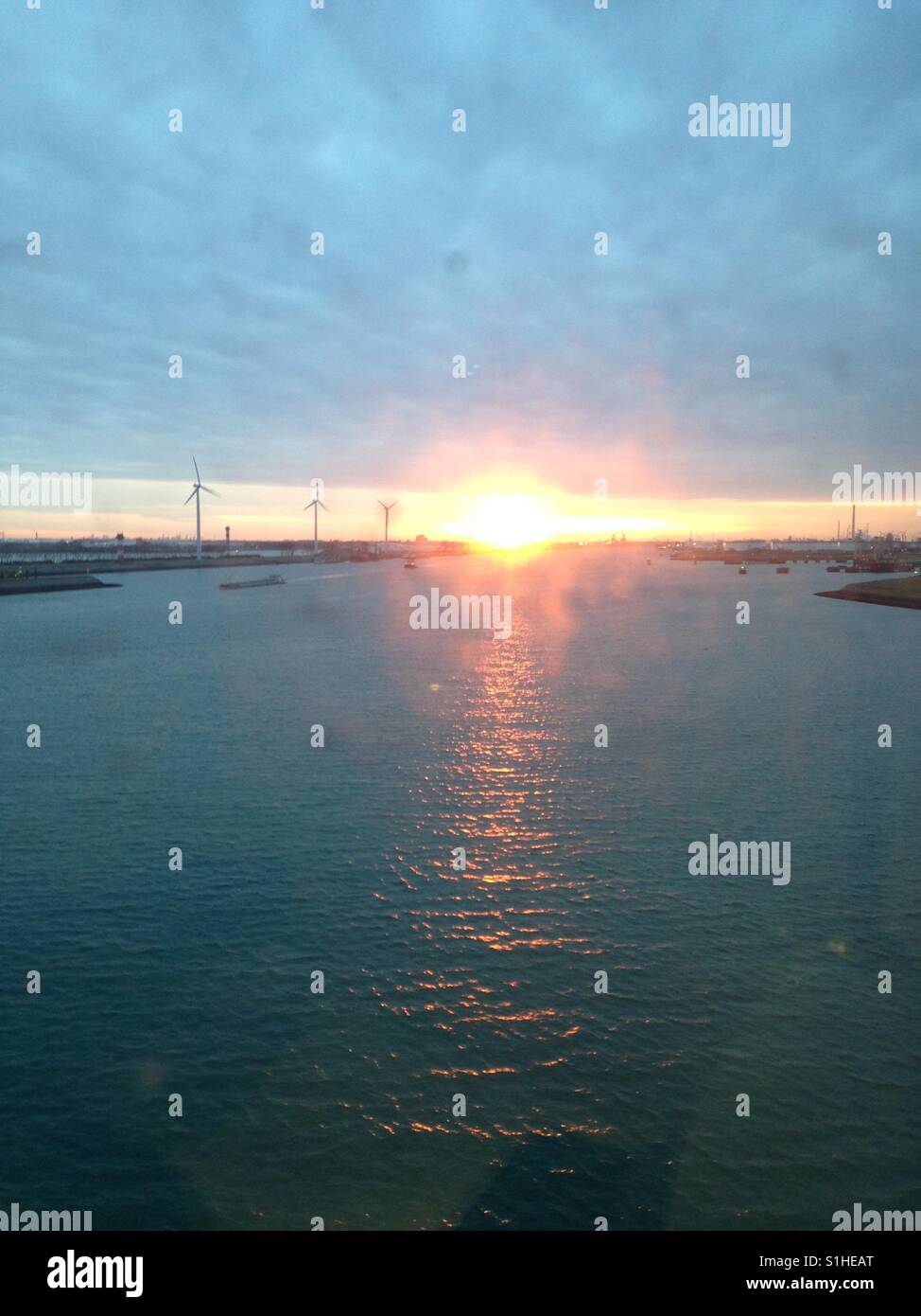 Rotterdam sunrise hi-res stock photography and images - Alamy