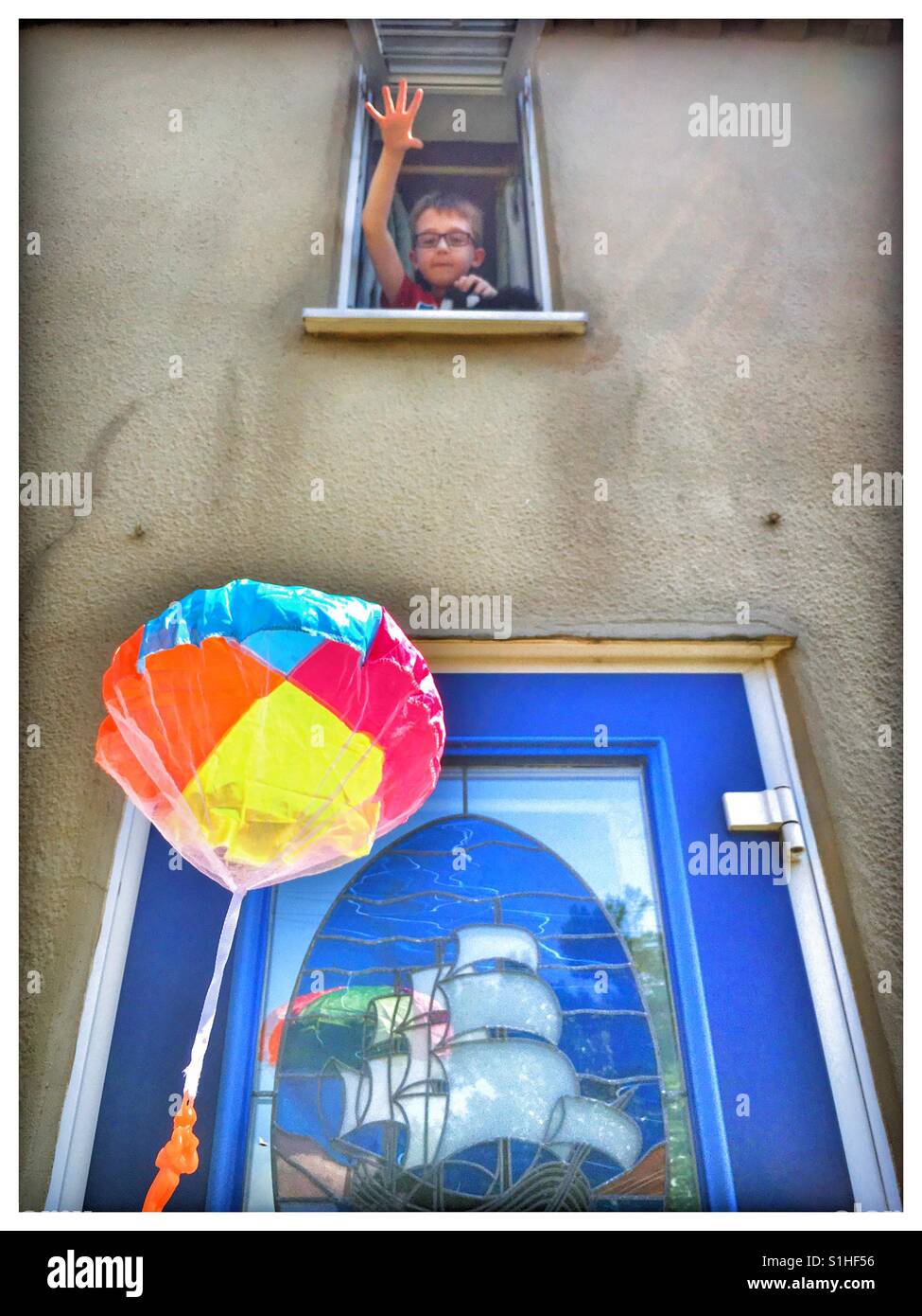 Toy soldier parachute hi-res stock photography and images - Alamy