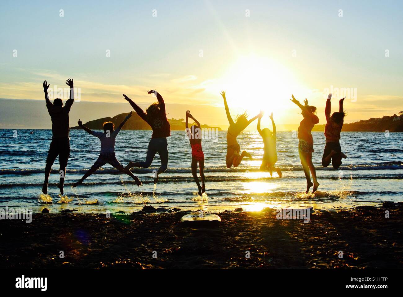 Kids jumping beach sunset hi-res stock photography and images - Alamy