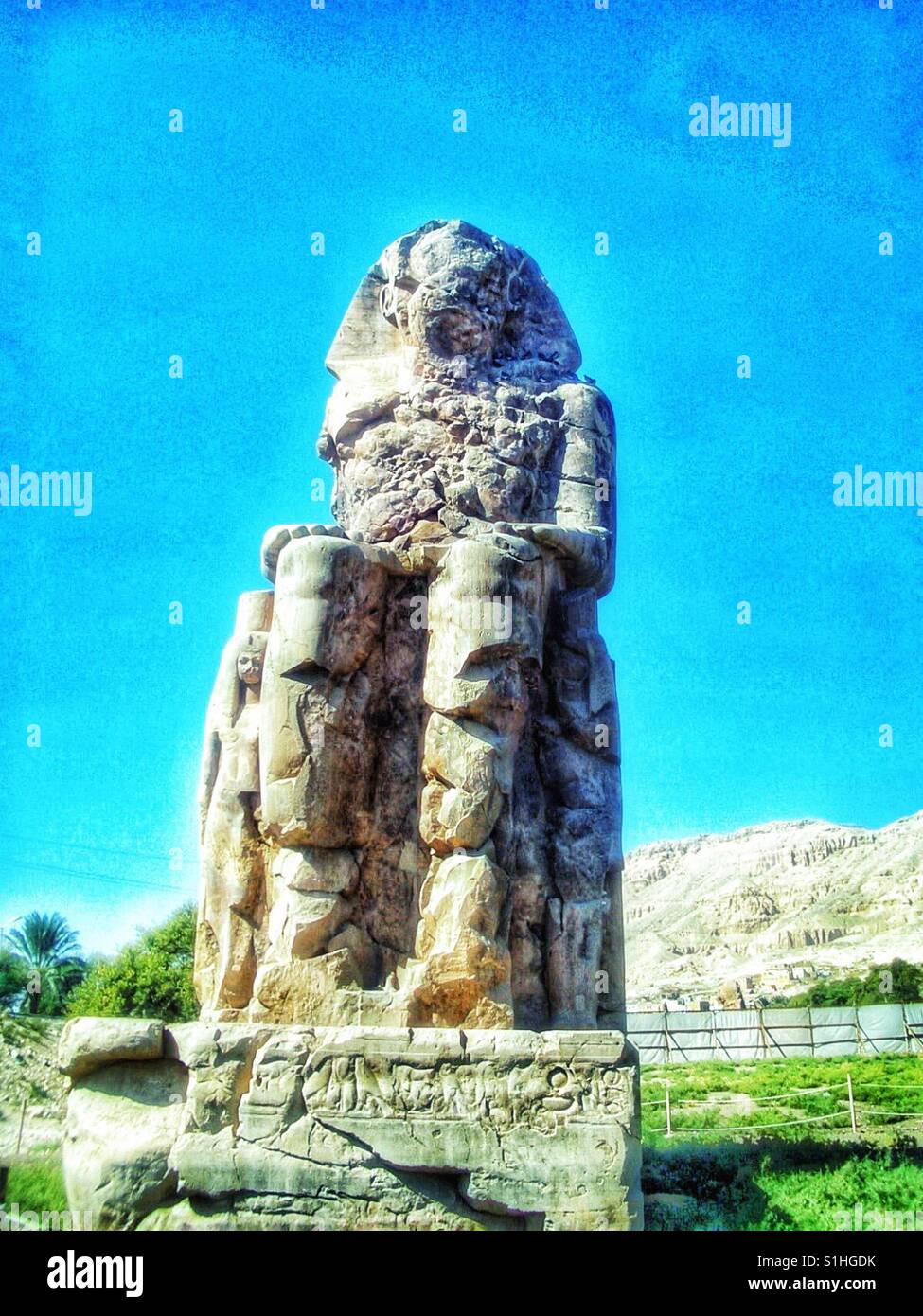 Colossus of memnon hi-res stock photography and images - Alamy