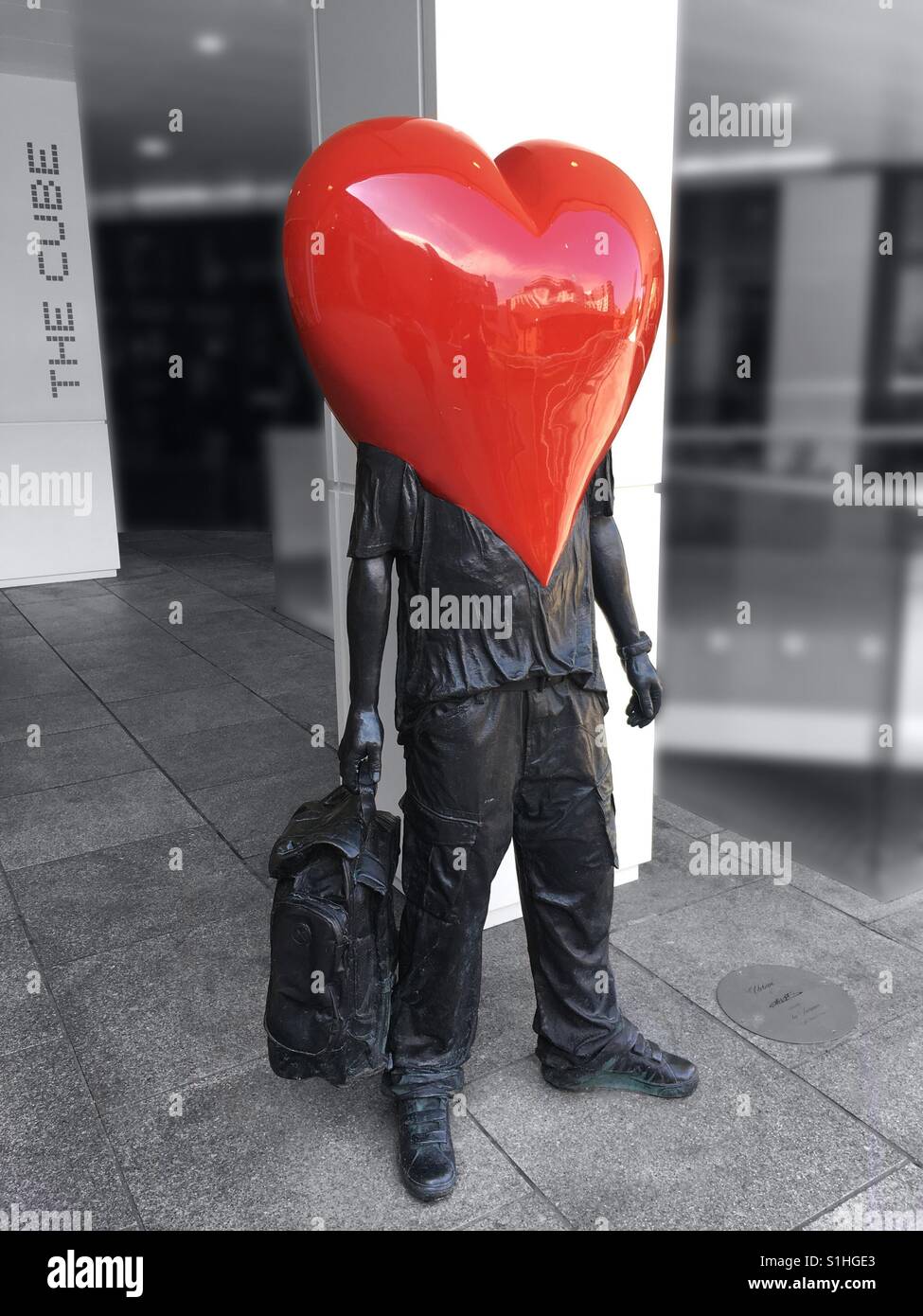 Cube Statue High Resolution Stock Photography and Images - Alamy