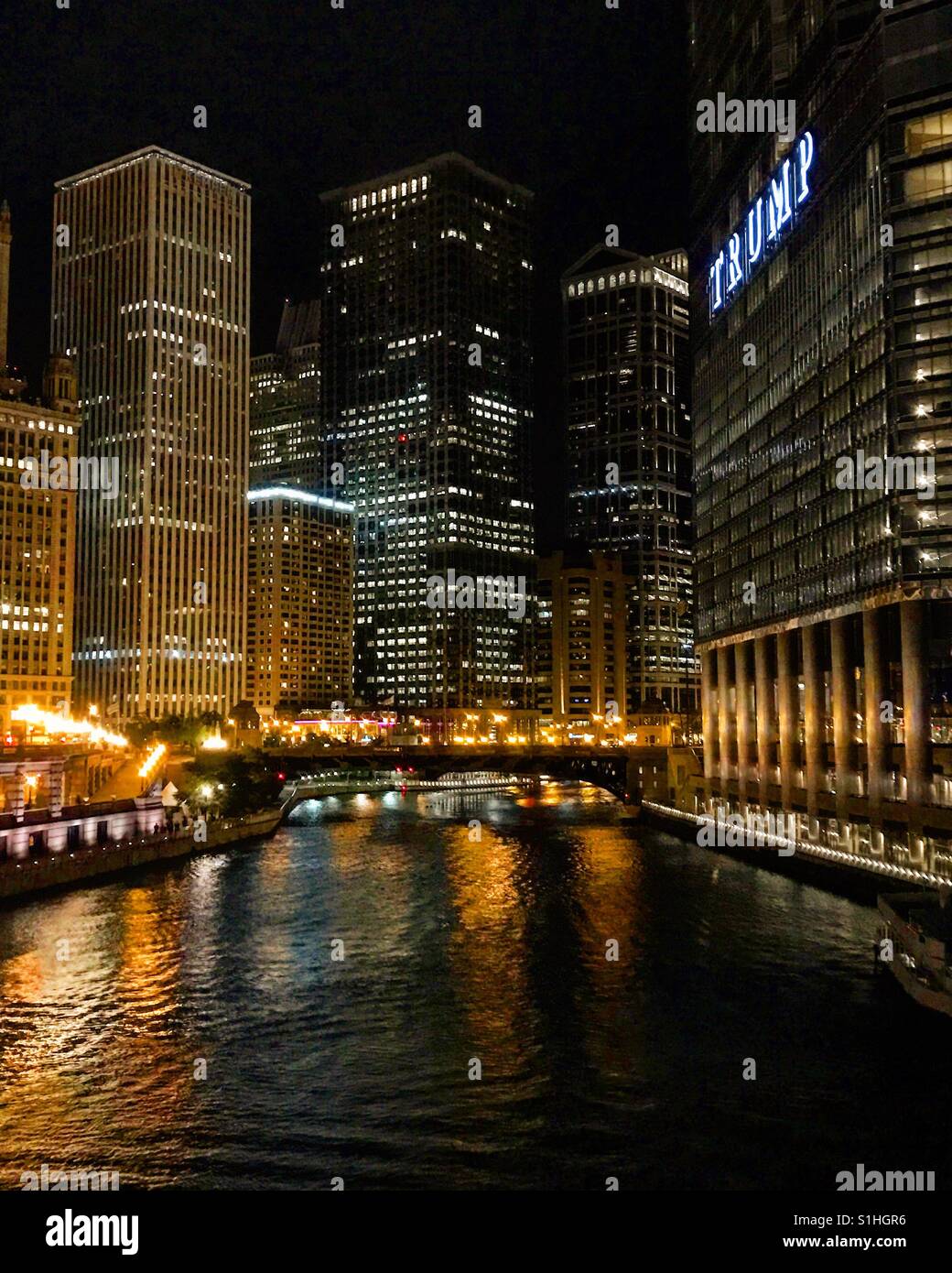 Trump tower chicago night hi-res stock photography and images - Alamy