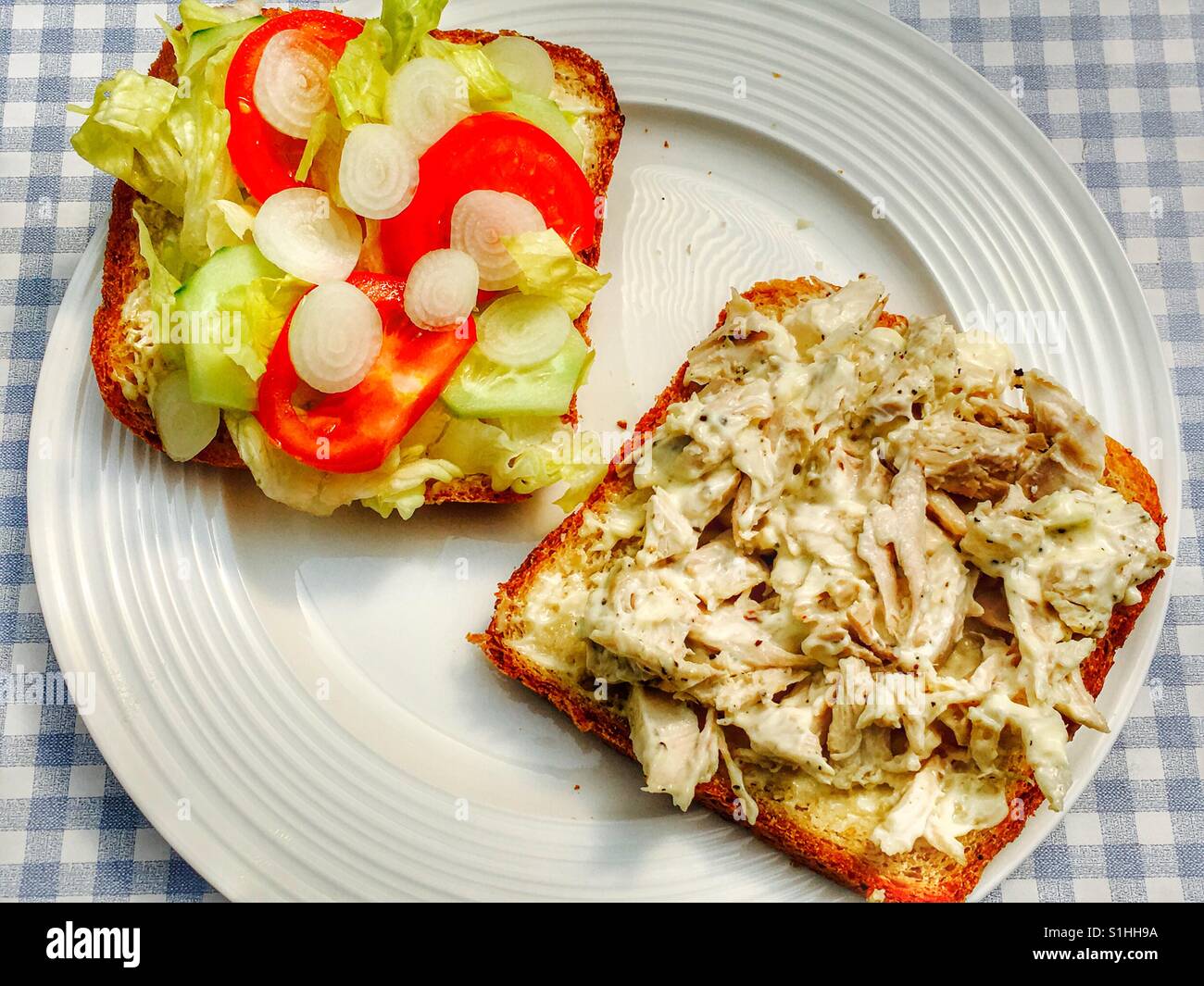 Open chicken sandwich wholemeal hi-res stock photography and images - Alamy