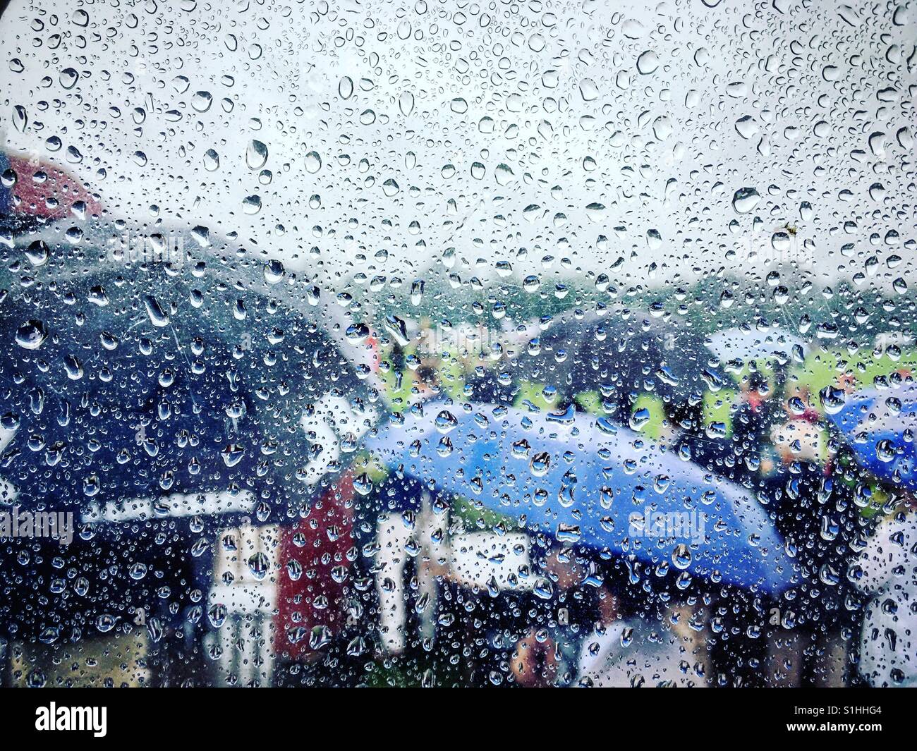 Rainy day window hi-res stock photography and images - Alamy