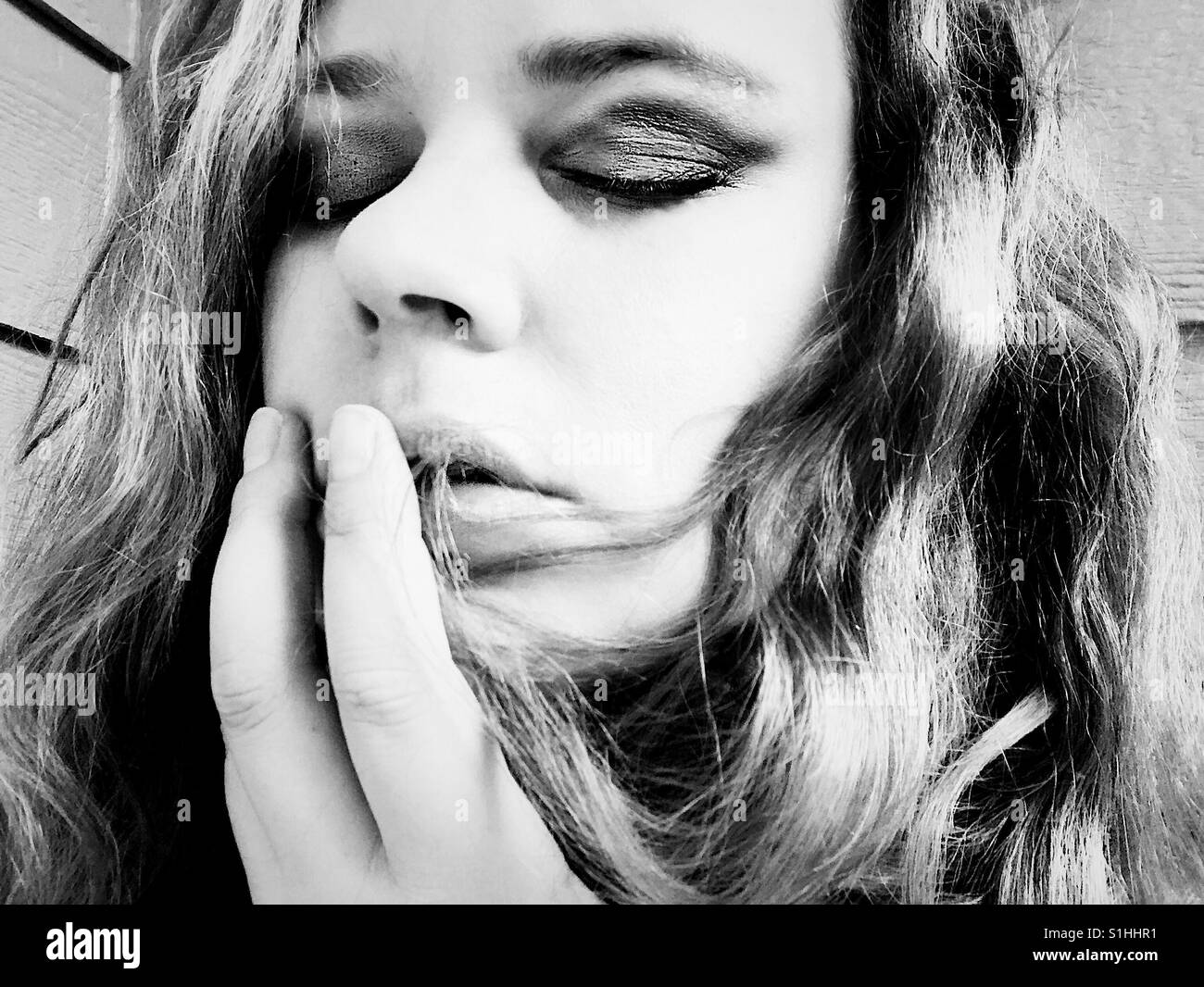 Black woman hand over mouth hi-res stock photography and images - Alamy