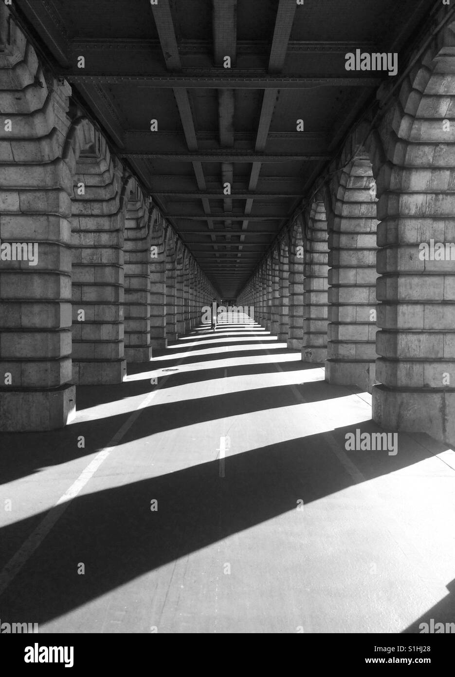 Come light black and white smartphone stock photos - Alamy