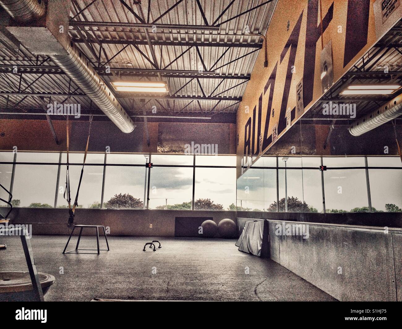 Empty gym hi-res stock photography and images - Alamy