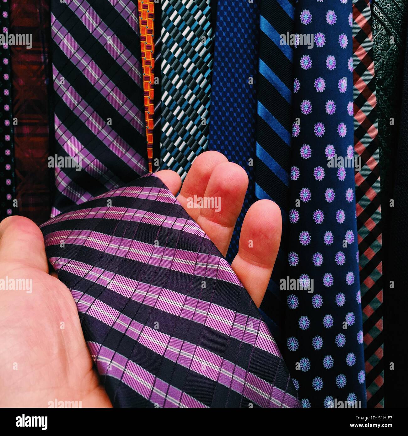 Hand ties hi-res stock photography and images - Alamy