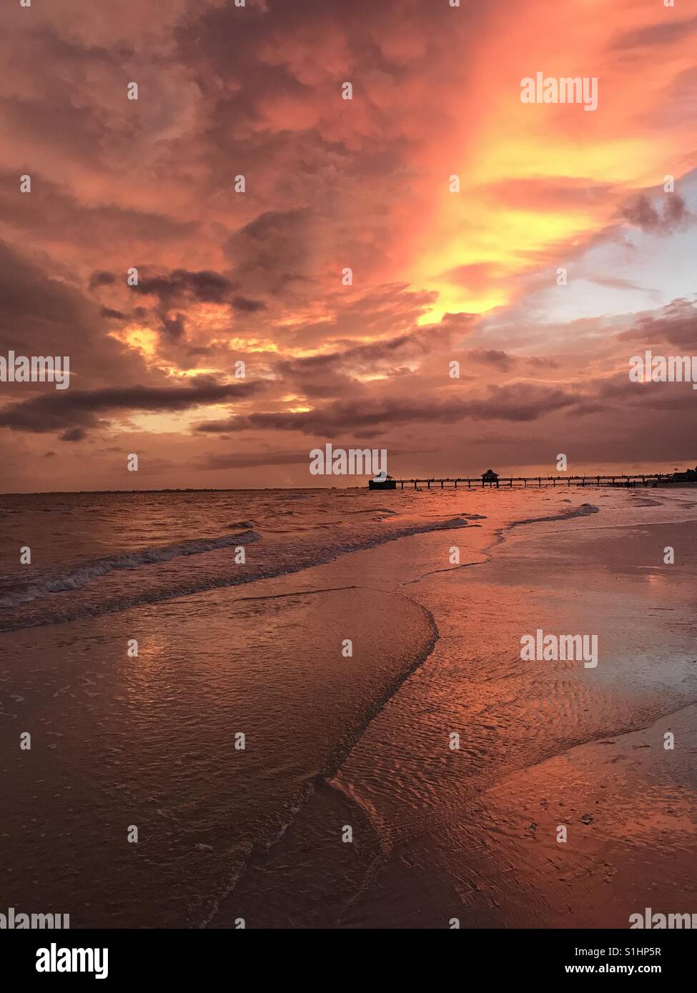 Swfl beach hi-res stock photography and images - Alamy