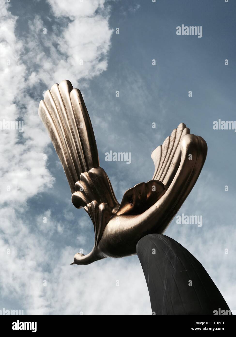 Sculpture bird hi-res stock photography and images - Alamy