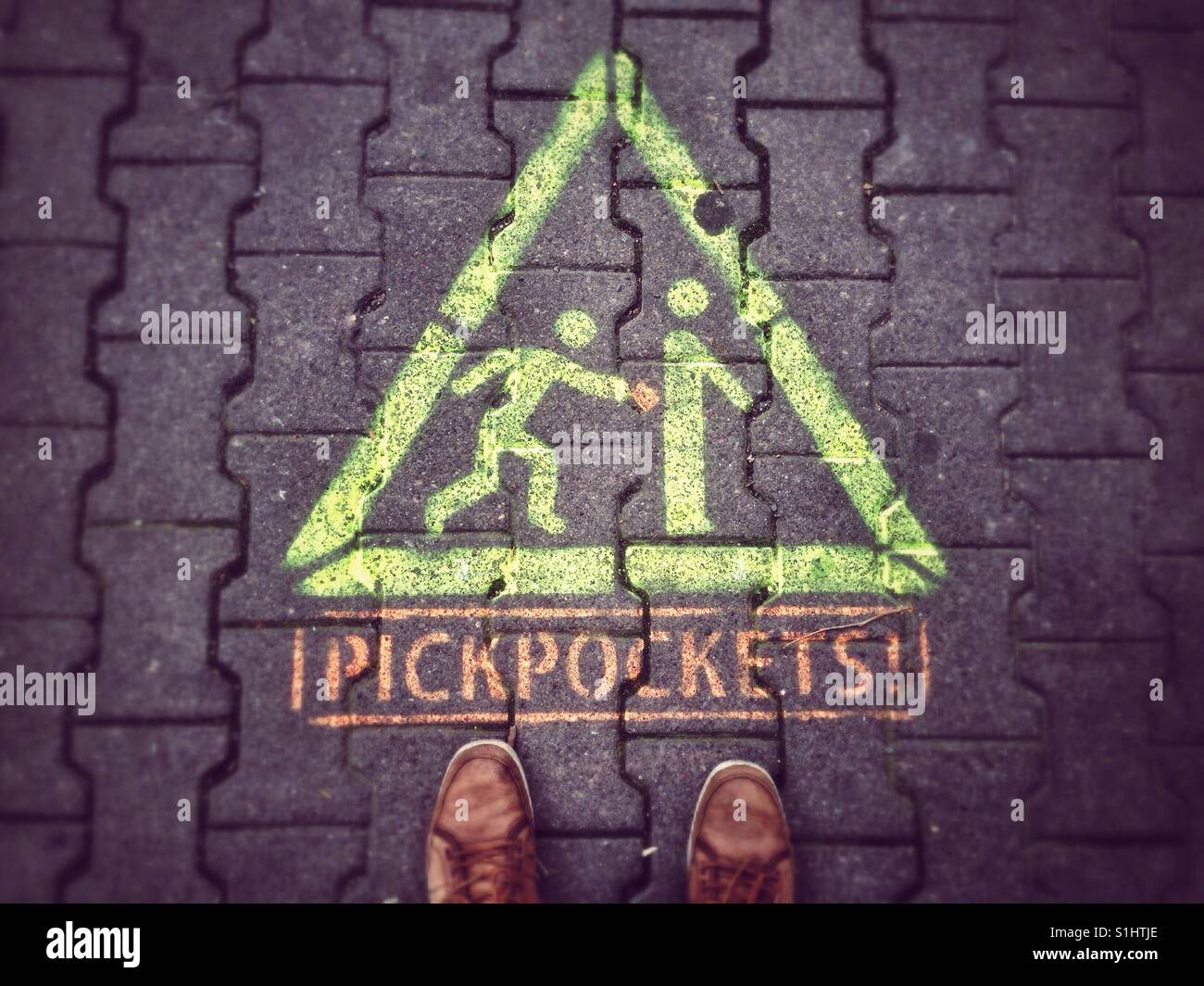 Stencil warning sign on the pavement warning against pickpockets Stock ...