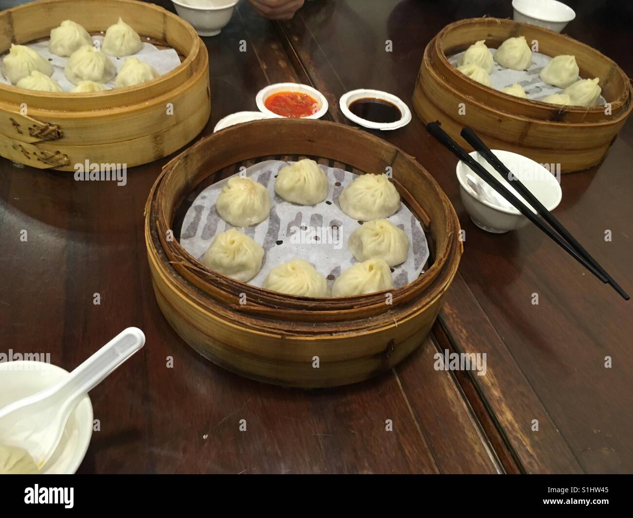 Chinese dumplings xiao long bao hi-res stock photography and images - Alamy