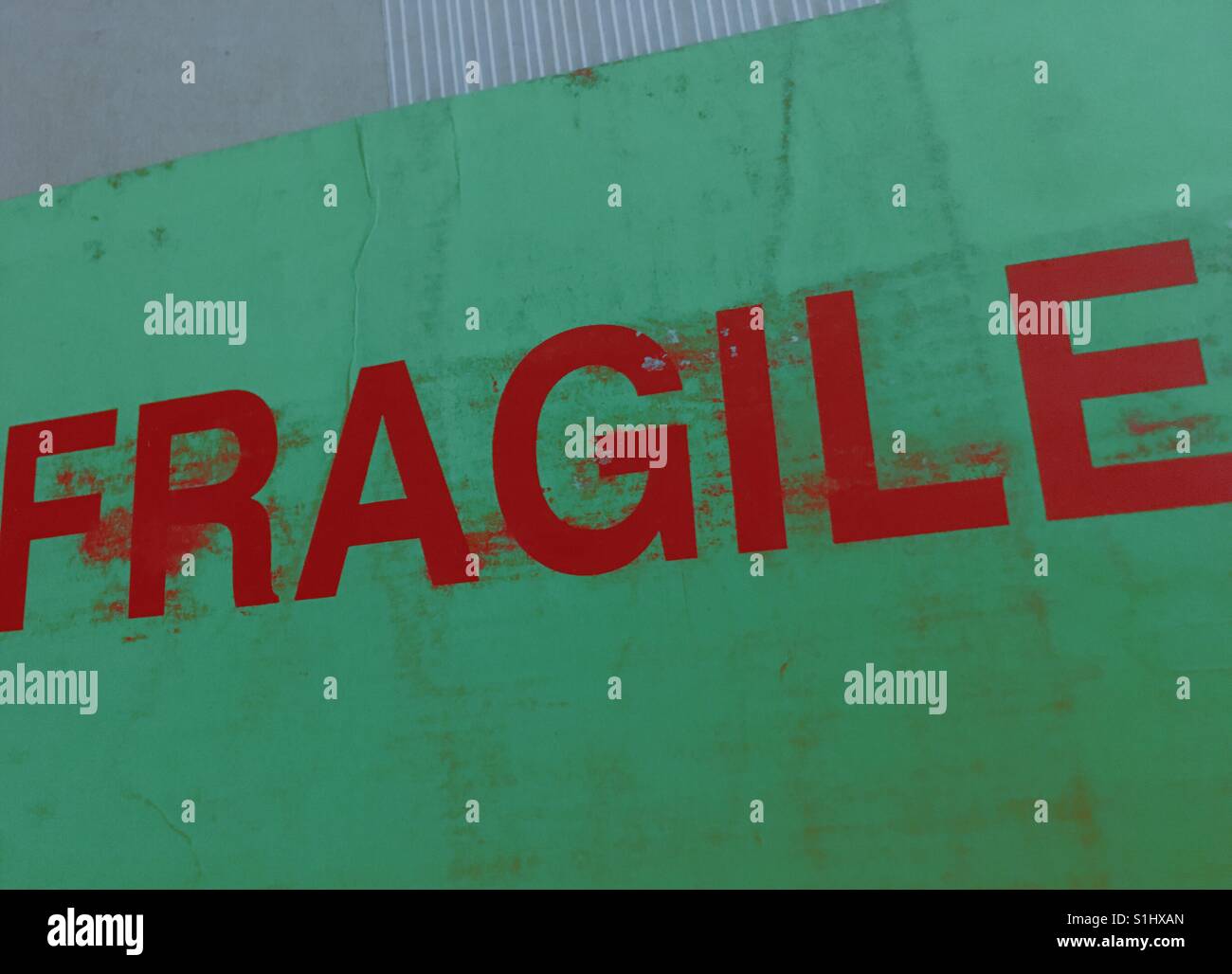 Fragile sign on box in bright red Stock Photo - Alamy