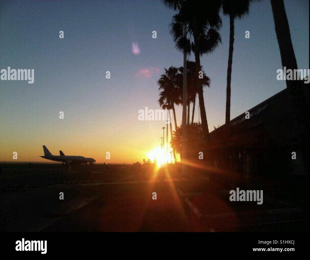 Plane sunrise hi-res stock photography and images - Alamy
