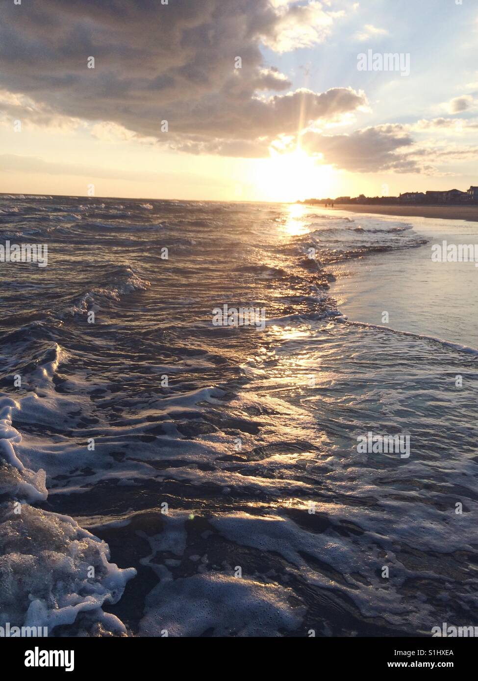 Ocean waves reflect hi-res stock photography and images - Alamy