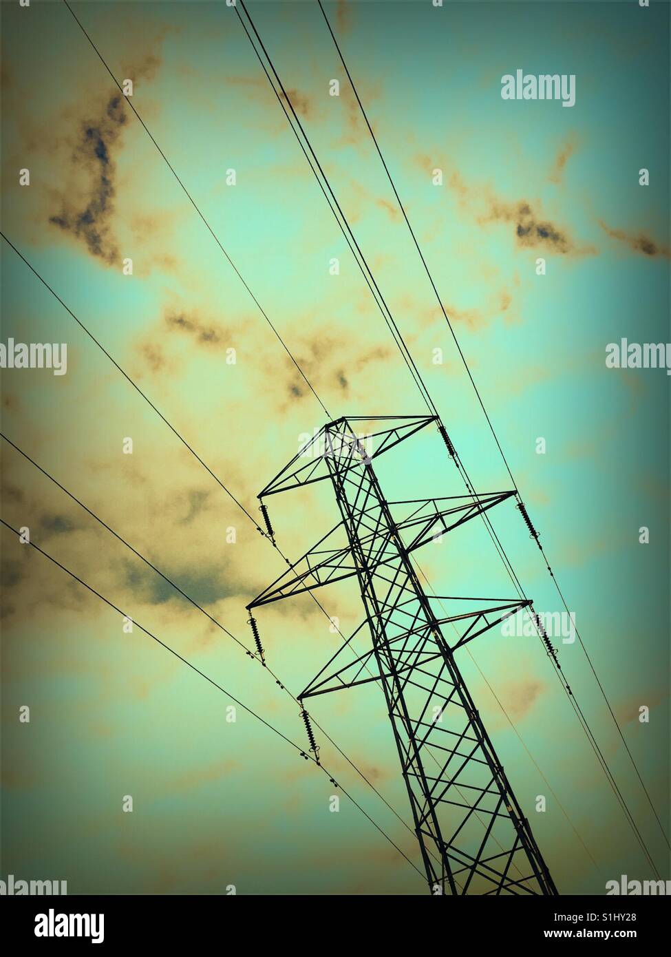 High Voltage Overhead Electricity Cables Stock Photos & High Voltage ...