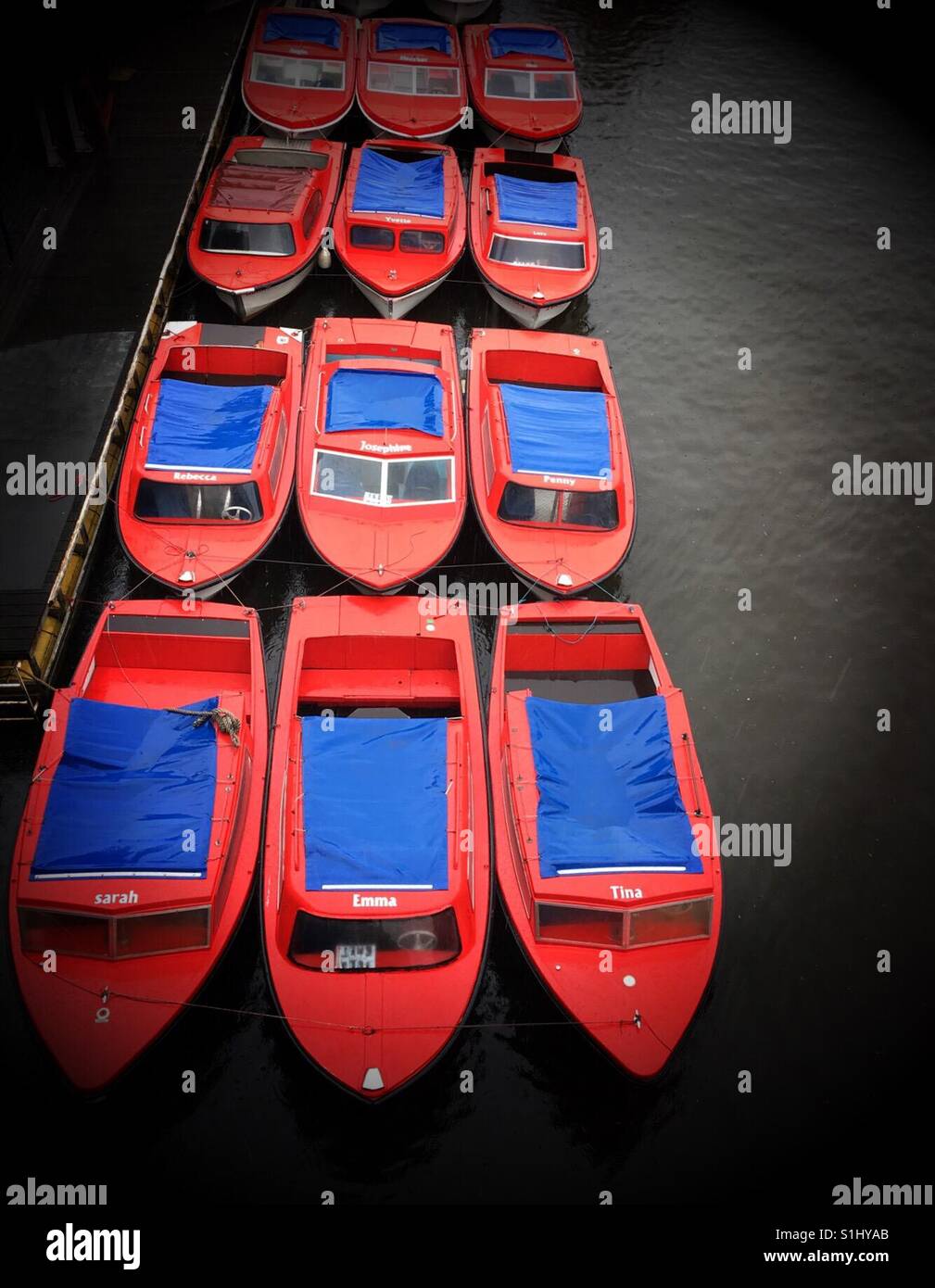 Red and blue boats hi-res stock photography and images - Alamy