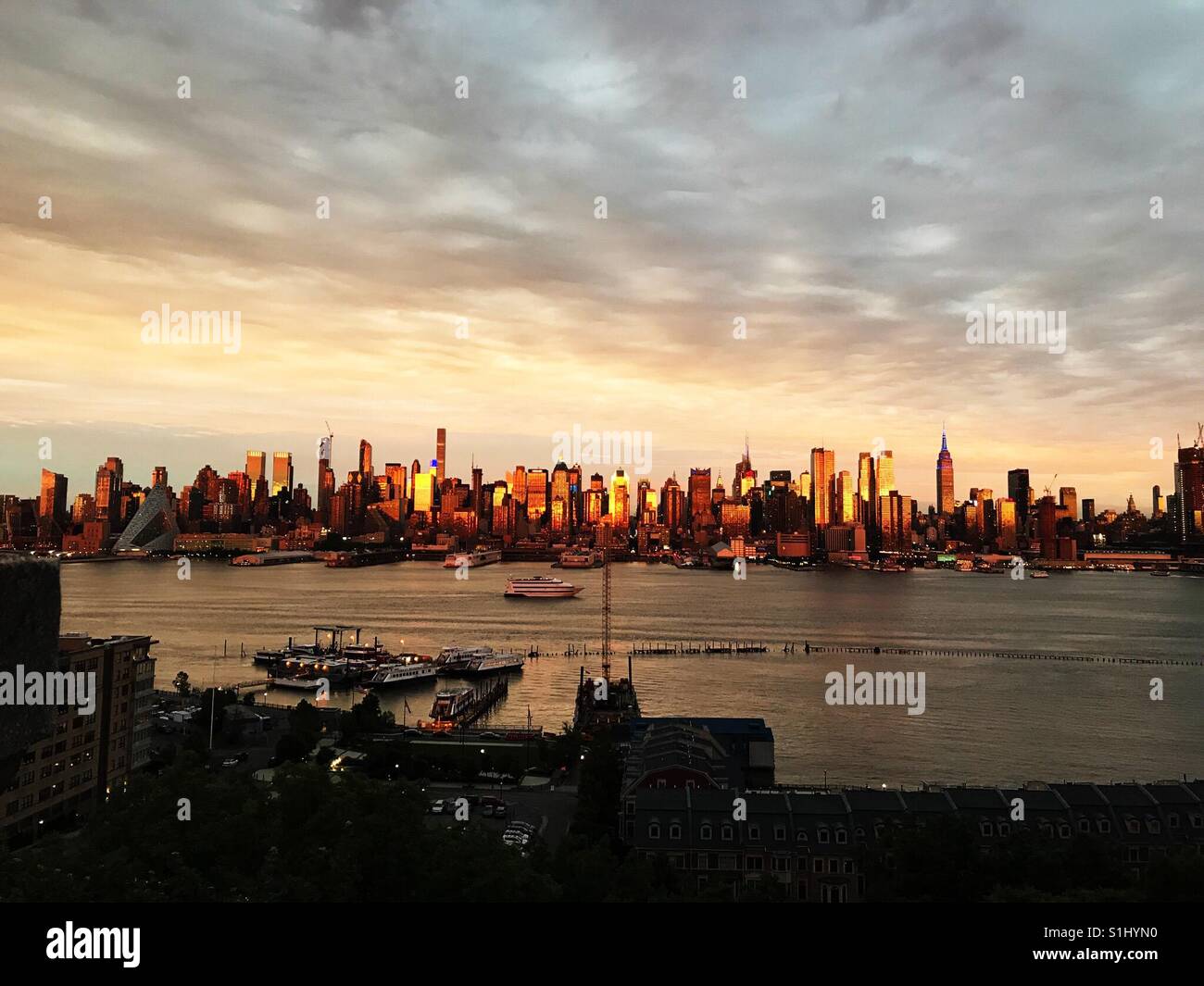 New york city clouds hi-res stock photography and images - Alamy