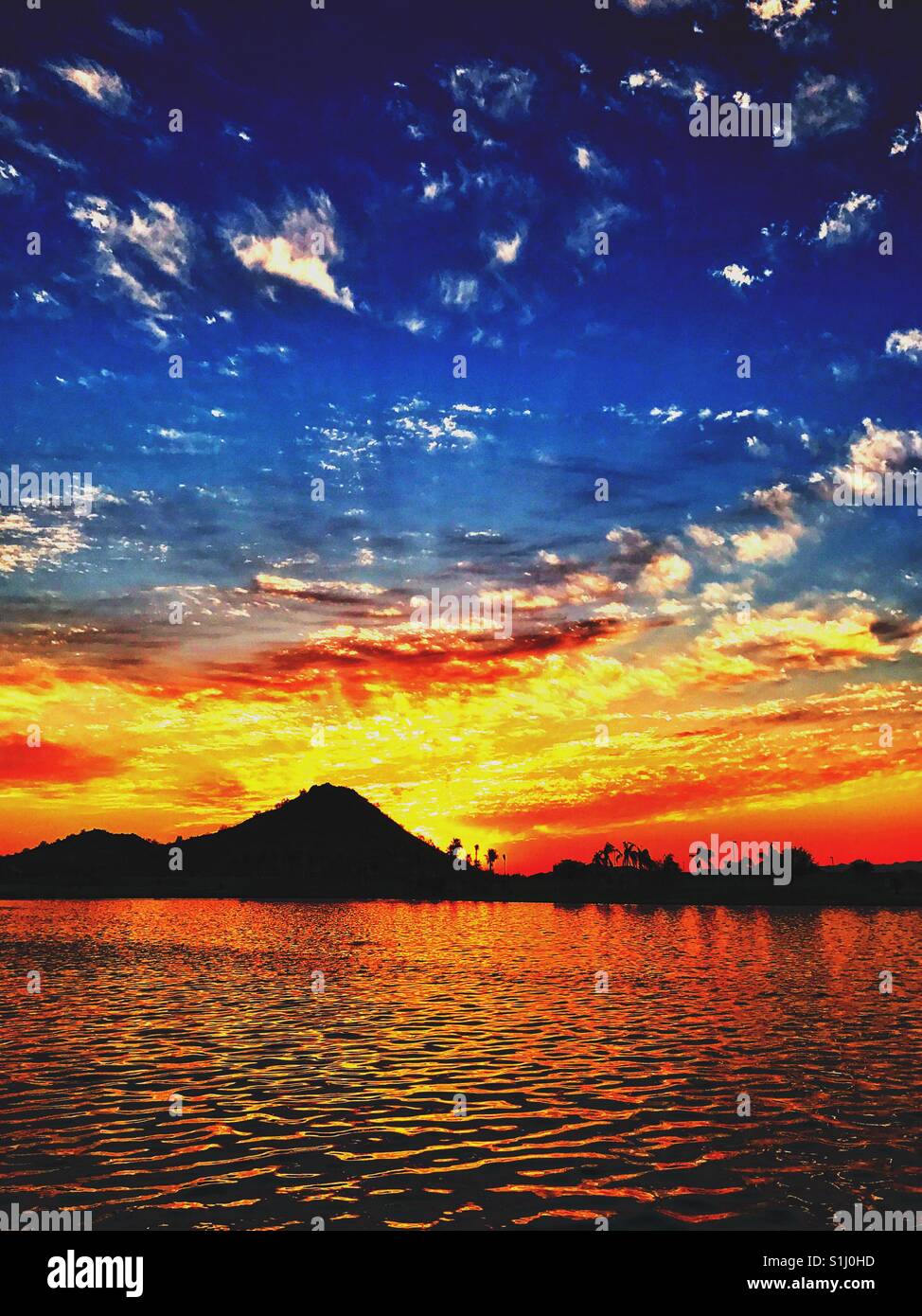 Hill sunset hi-res stock photography and images - Alamy