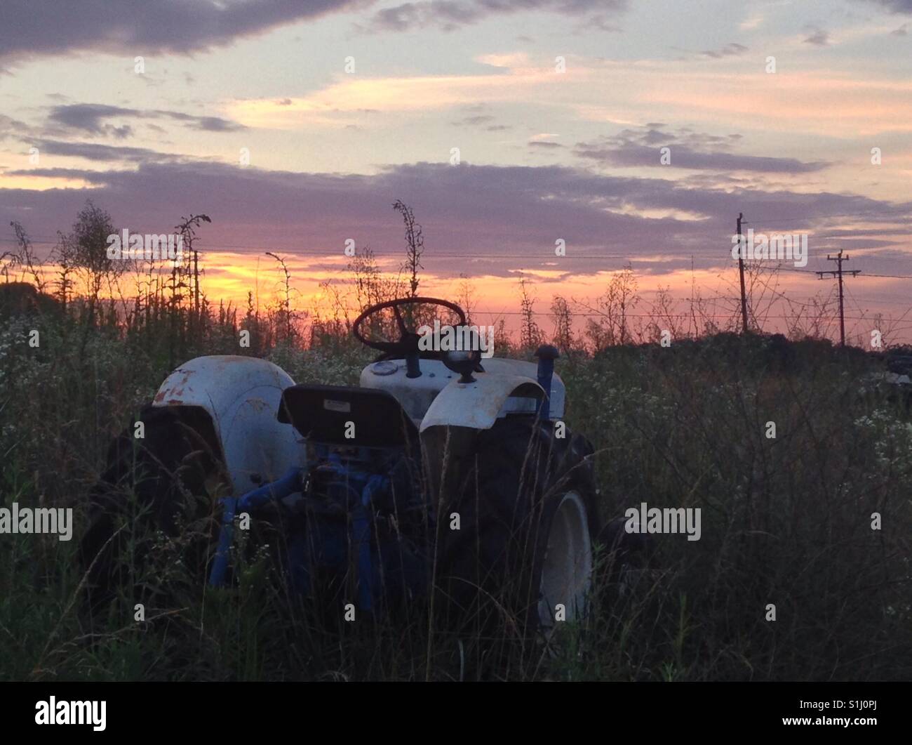 Agricultural tractor sunset hi-res stock photography and images - Alamy