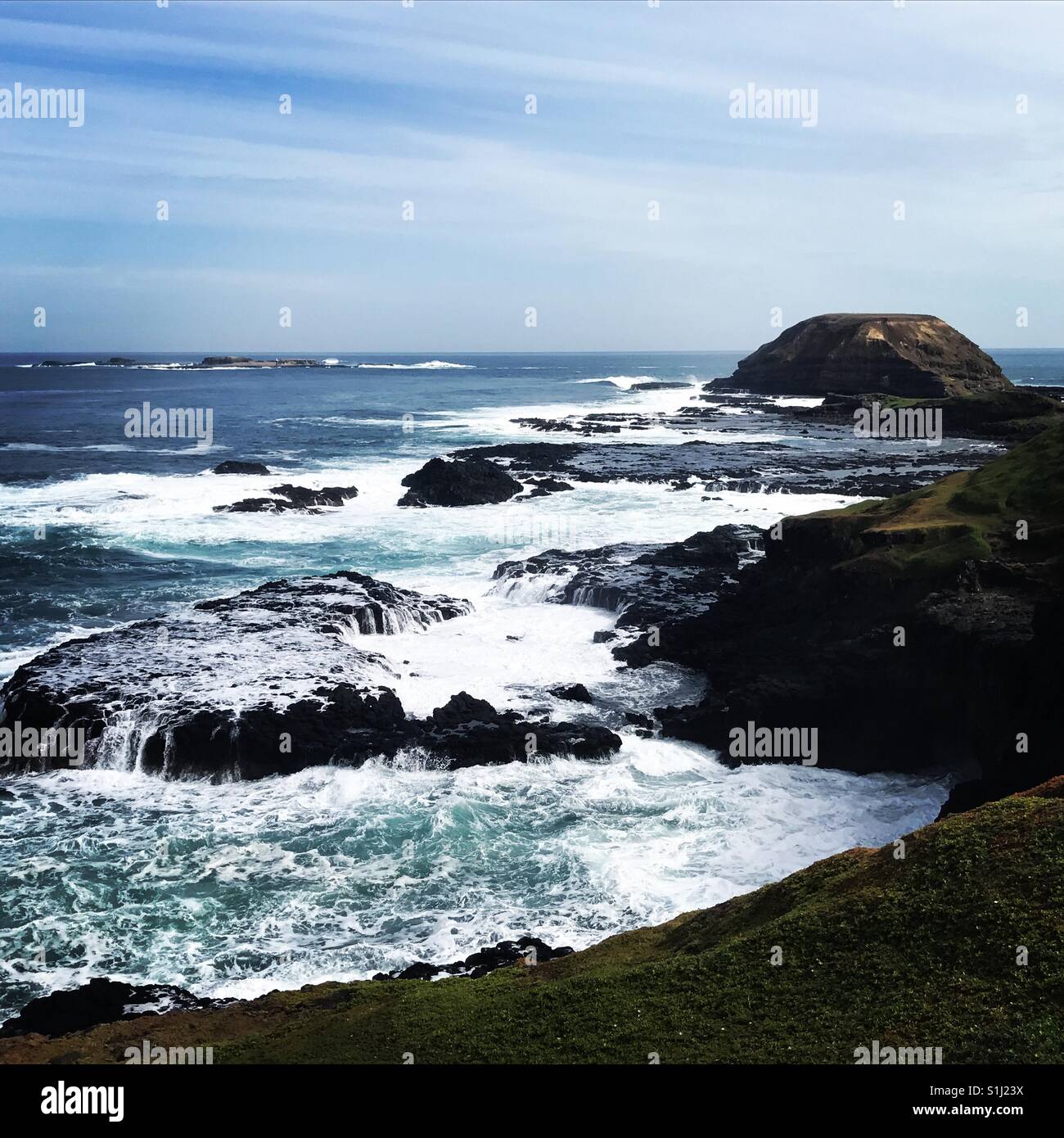 Skyline over rocks hi-res stock photography and images - Alamy