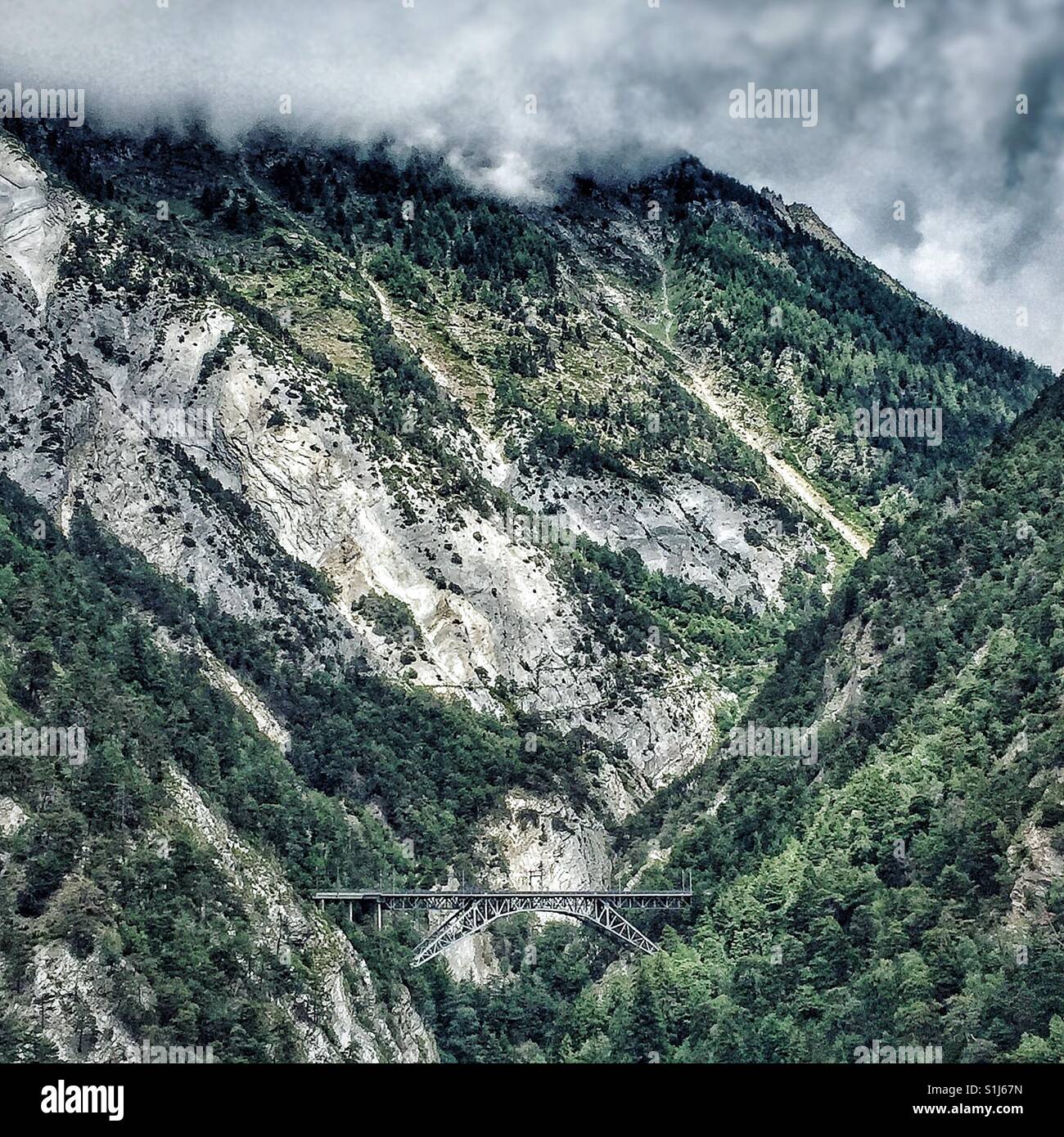 Spanning the valley hi-res stock photography and images - Alamy