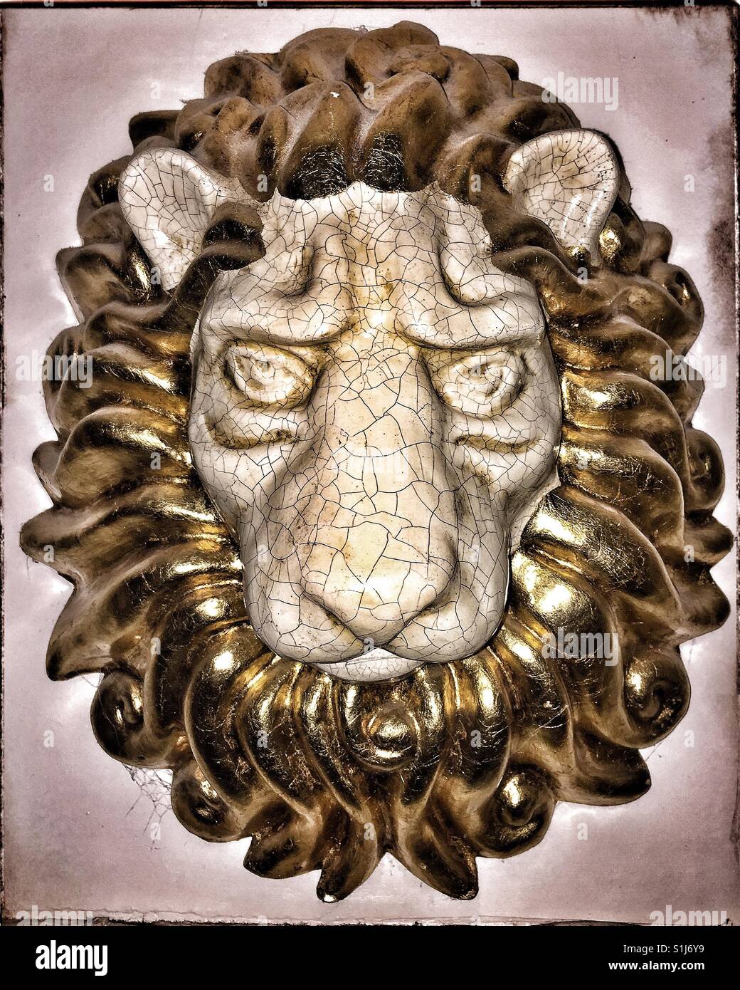 Lion king mask hi-res stock photography and images - Alamy