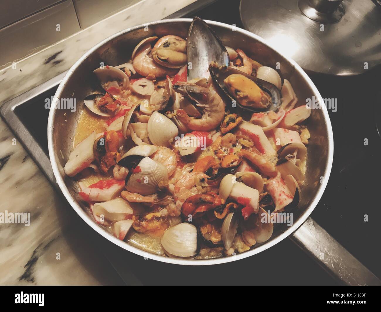 Pan seafood hi-res stock photography and images - Alamy