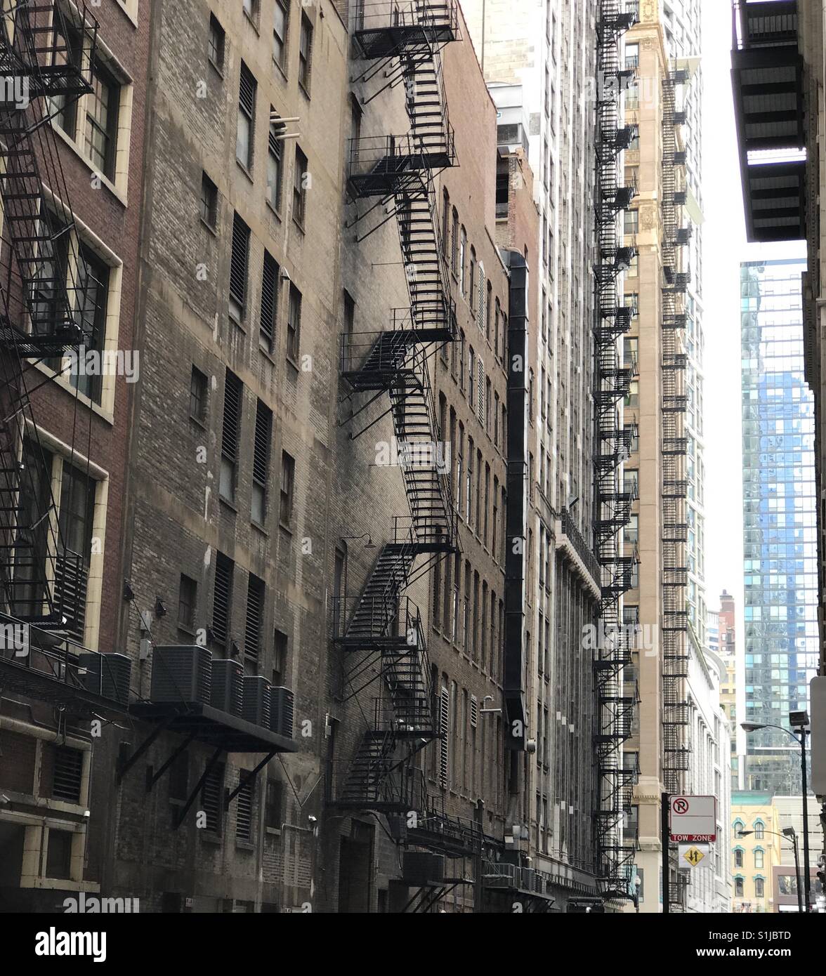 Chicago illinois alley hi-res stock photography and images - Alamy