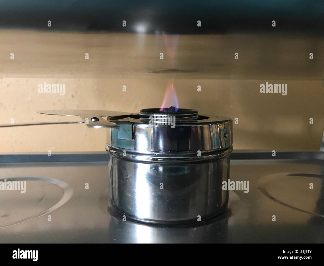 Cooking oil fire hi-res stock photography and images - Alamy