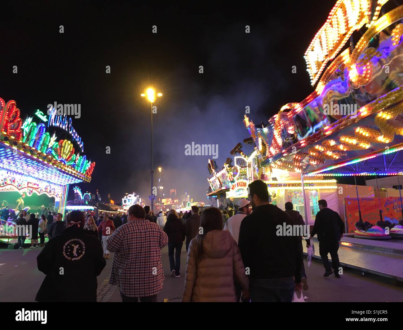 Drunk people hi-res stock photography and images - Alamy