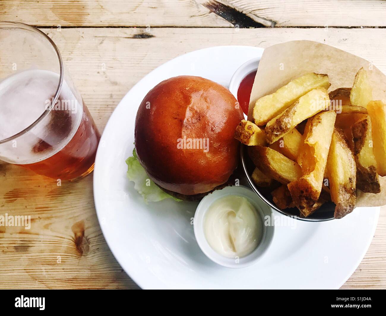 Burgers chips hi-res stock photography and images - Alamy