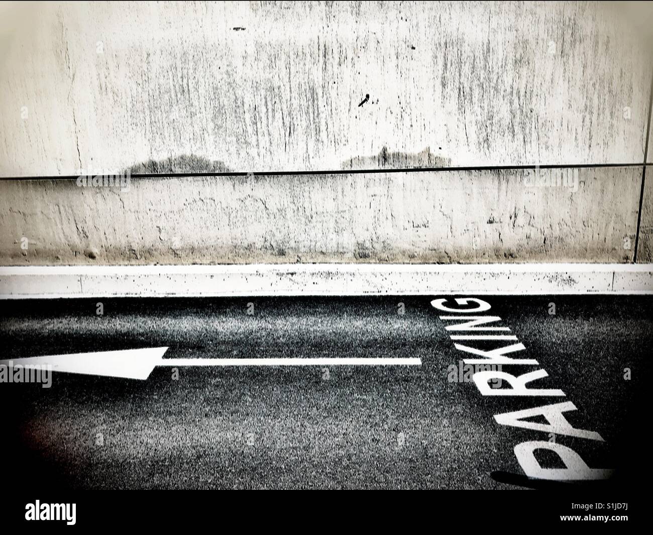 Asphalt signage hi-res stock photography and images - Alamy