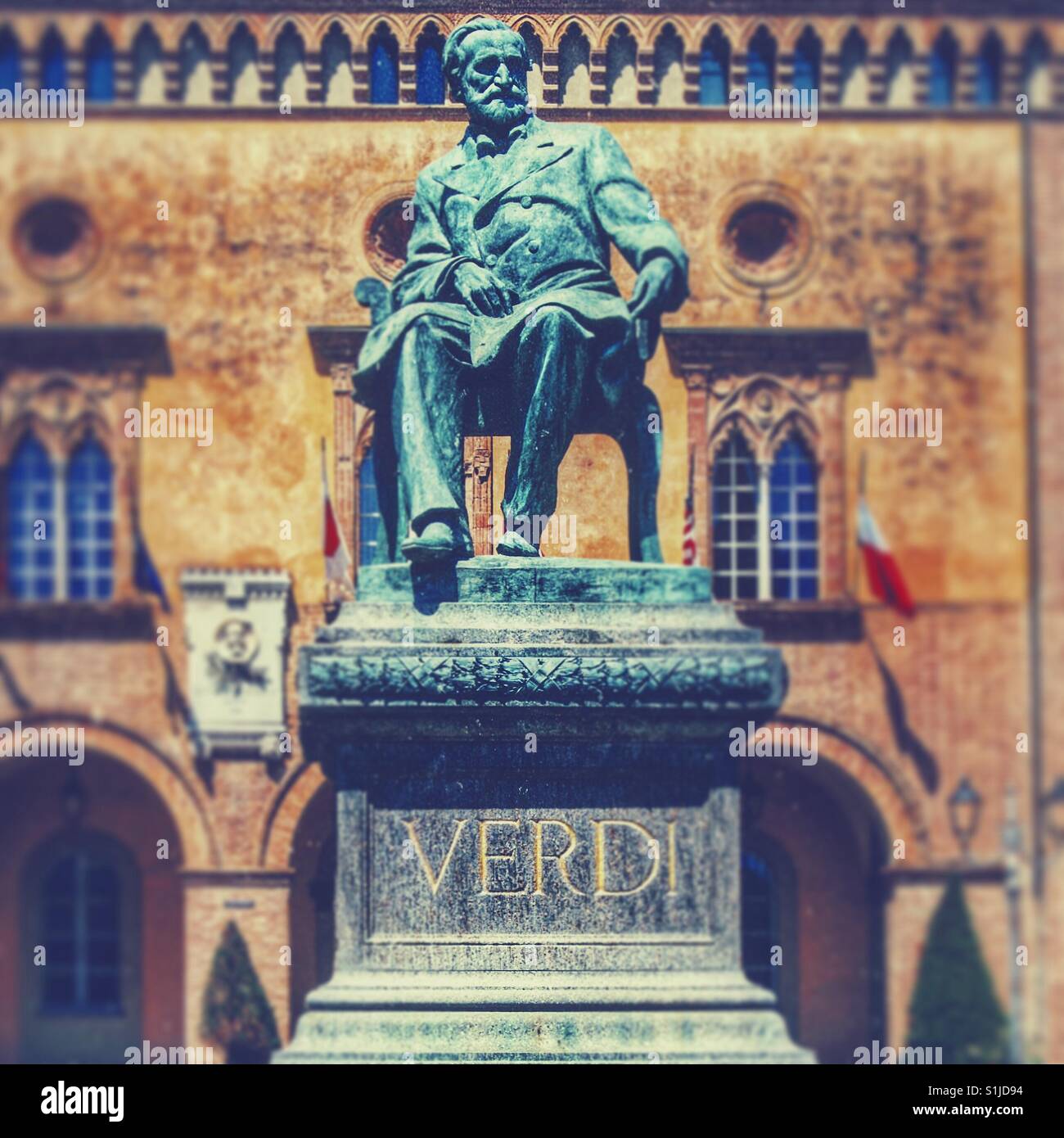 Giuseppe Verdi statue Stock Photo - Alamy
