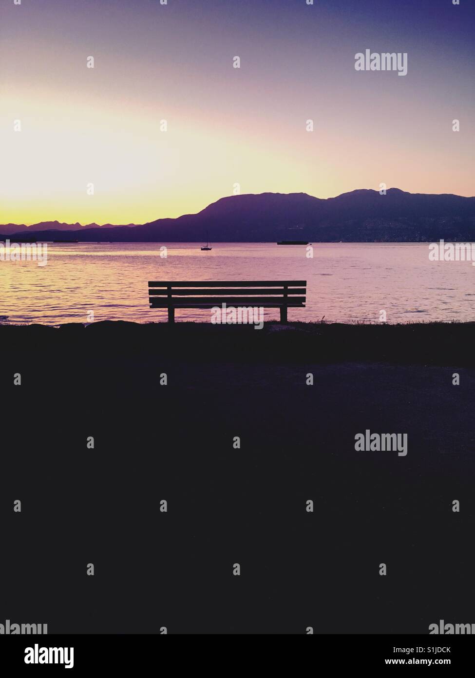 Lonely bench sunset hi-res stock photography and images - Alamy