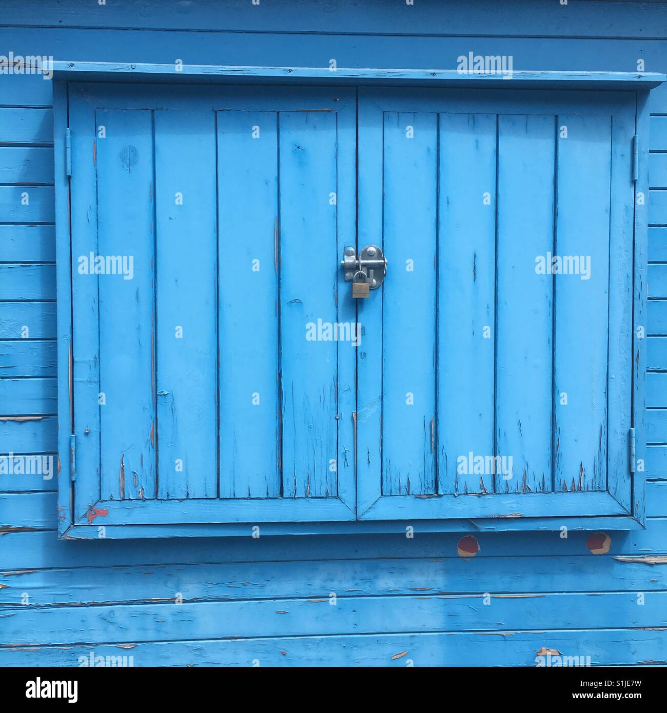 Blue painted shed hi-res stock photography and images - Alamy