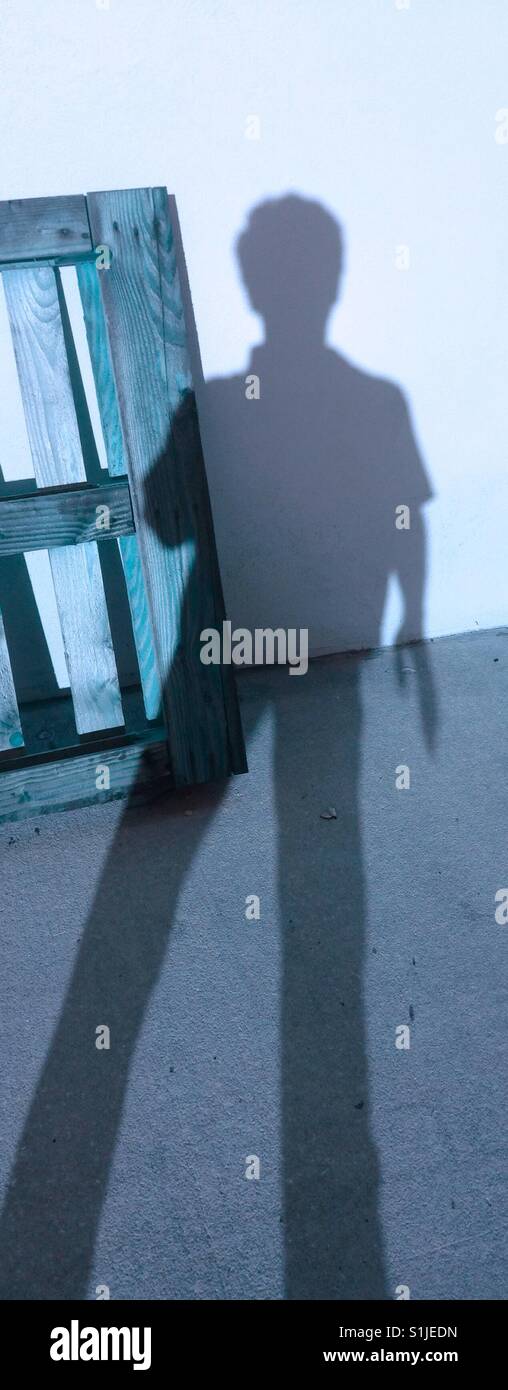 Mans shadow back alley hi-res stock photography and images - Alamy
