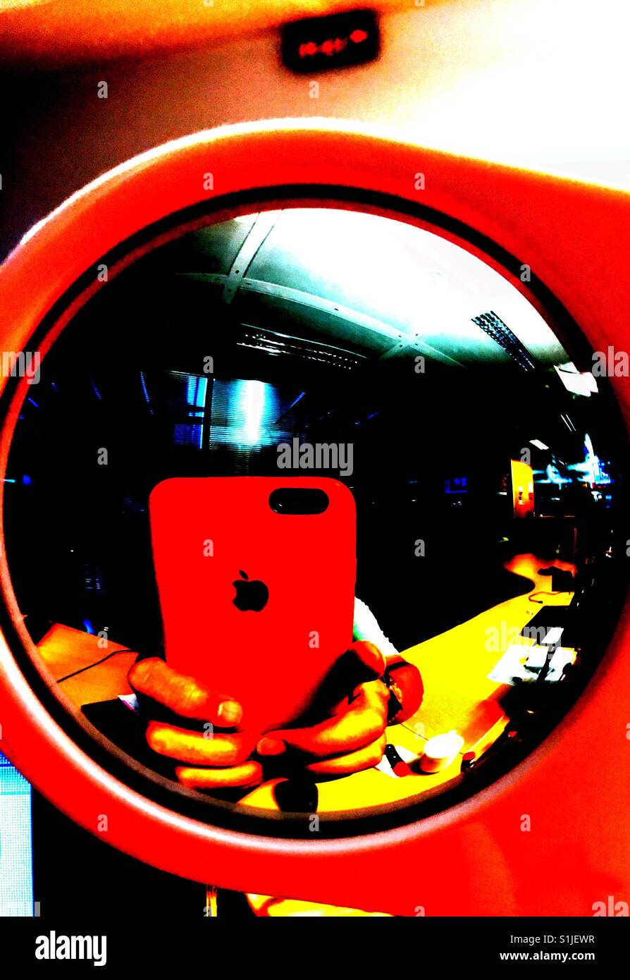 Eye mirror hi-res stock photography and images - Alamy