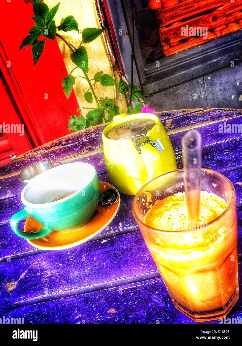 Drinks Al Fresco Stock Photo - Alamy